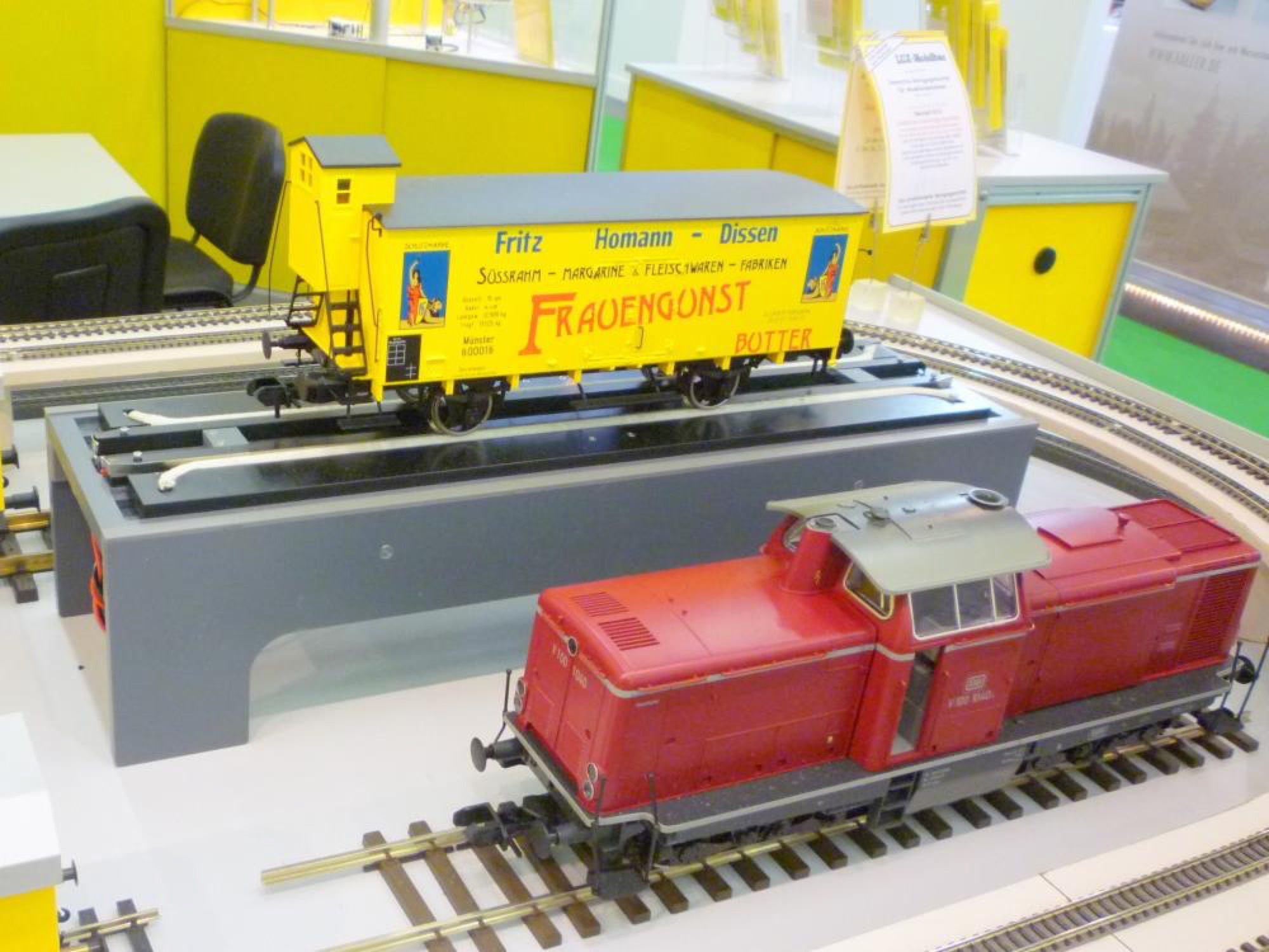 Lux-Modellbau 1350 - I-wheel cleaning flush mounted unit with decoder